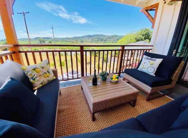 The Elegant: A Chic Healdsburg Winery Cottage! Hot Tub, Views! ! - Healdsburg, CA
