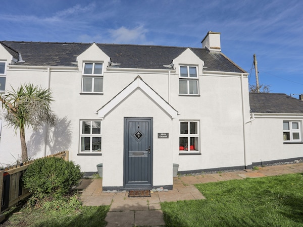 Bron Gadair, Pet Friendly, Character Holiday Cottage In Llanbedrog - Abersoch