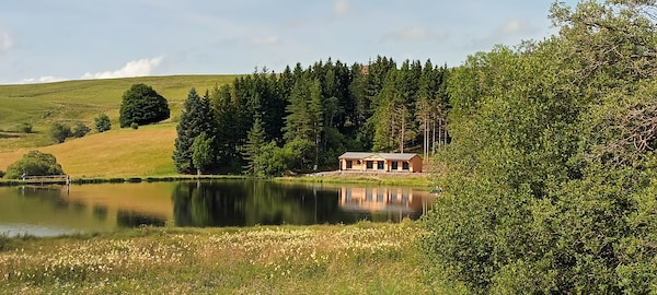 10-seater Waterside Chalet, Calm And Serenity In The Heart Of Cantal - Département Cantal
