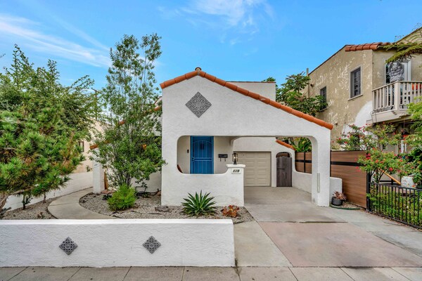 The Shore House: Walk To Beach, Boutiques & Bars! - Huntington Beach, CA