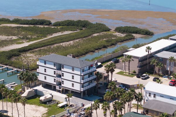 Luxury Mid Rise Condo With Amazing View 1 King Bed High End Water Front South Padre Island - South Padre Island, TX