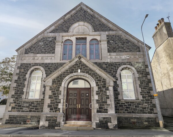 The Church, Pet Friendly, Character Holiday Cottage In Holyhead - Holyhead