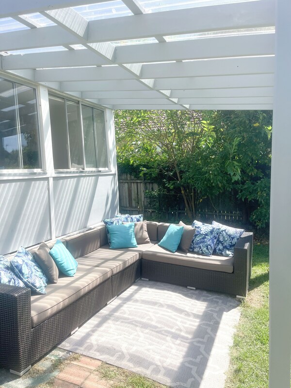 Large 4 Bdrm Freshwater House. Walk To Beach. Pet Friendly. Huge Yard - Manly