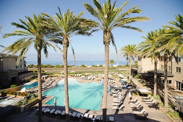 Coastal Retreat Close To South State Beach! Outdoor Pool, Pet-friendly, Parking! - San Marcos, CA