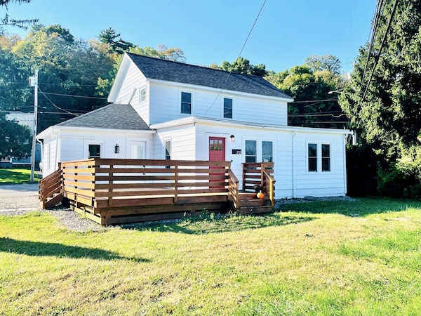 Renovated Gem Near Cantine Field, Hits & Hunter - Germantown, NY