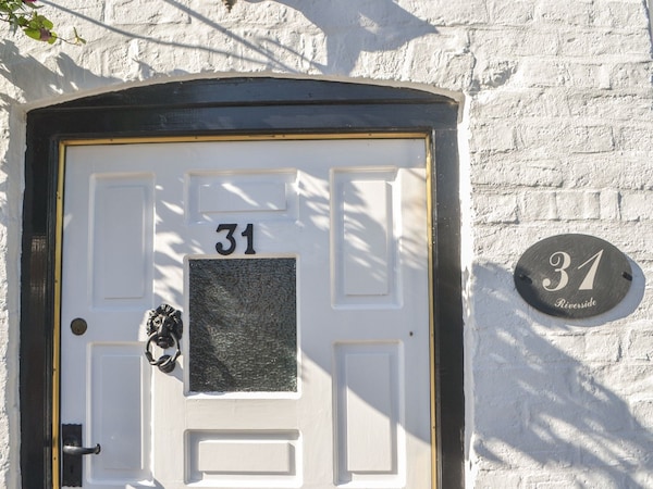 31 Riverside, Pet Friendly, Character Holiday Cottage In Bridgnorth - 브리지노스