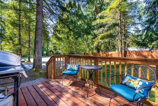 Paradise Retreat - New Hot Tub & A\/c Near Mt Rainier In Ashford, Wa - Ashford, WA