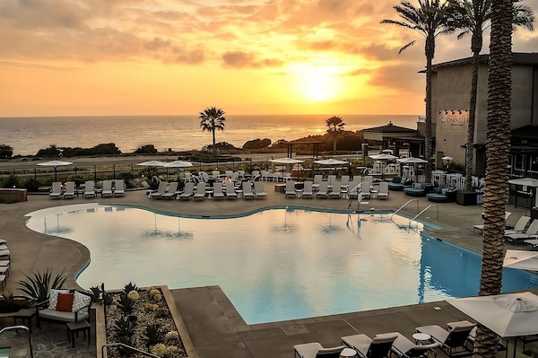 Close To South Carlsbad State Beach! Oceanview, Swimming Pool, Pets Are Allowed! - Encinitas, CA