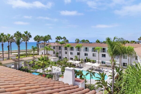 Perfect Coastal Escape! Onsite Pool, Parking, Pets Allowed! - Carlsbad, CA