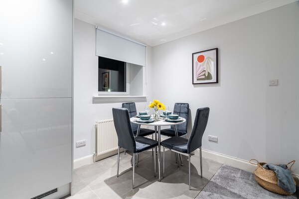 Refreshing Modern Apartment In North Lanarkshire - Motherwell