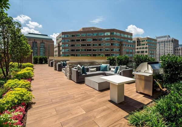 Dedicated  Work Desk & Fast Wifi | Near Dulles Airport | Reston - Reston, VA