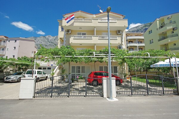 2-zimmer-ferienwohnung Mit Balkon Und Meerblick Makarska (A-14667-a) - Promajna