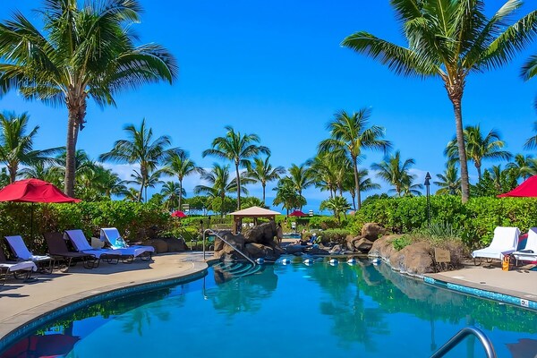 Island Elegance: Beach Retreat Near Kapalua Airport! Onsite Pool, Free Parking - Hawaii