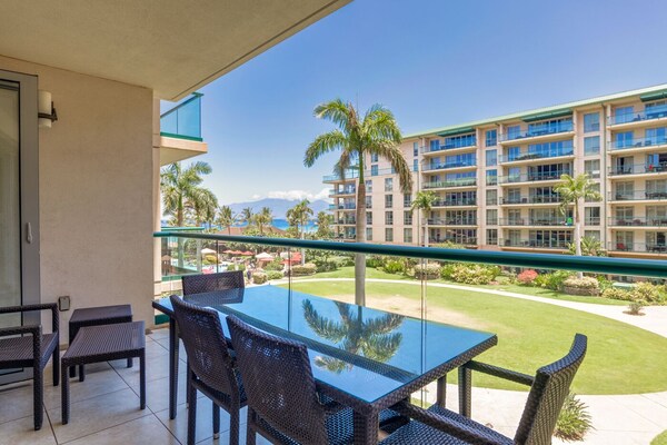 Island Elegance: Beach Retreat Near Kapalua Airport! Onsite Pool, Free Parking - Maui, HI
