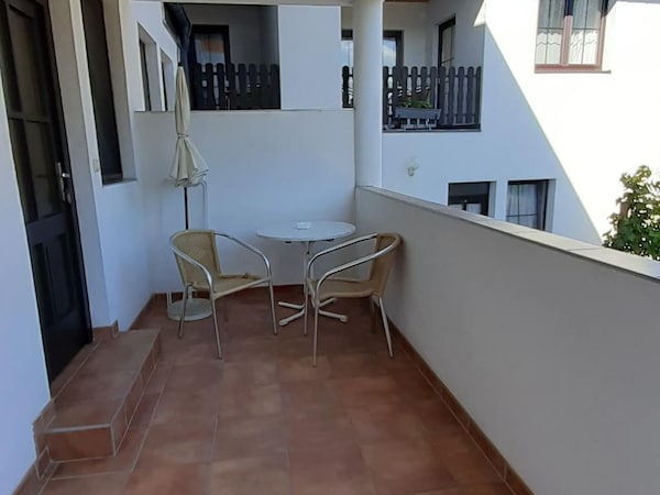Apartment/1 Schlafraum/hof - Ferienwohnung & Weingut Kroiss - Apetlon