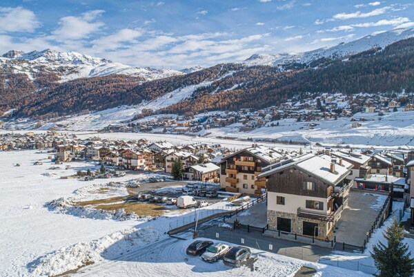 Typical Wooden Apartment, Warm And Cozy Suitable For A Large Family - Livigno