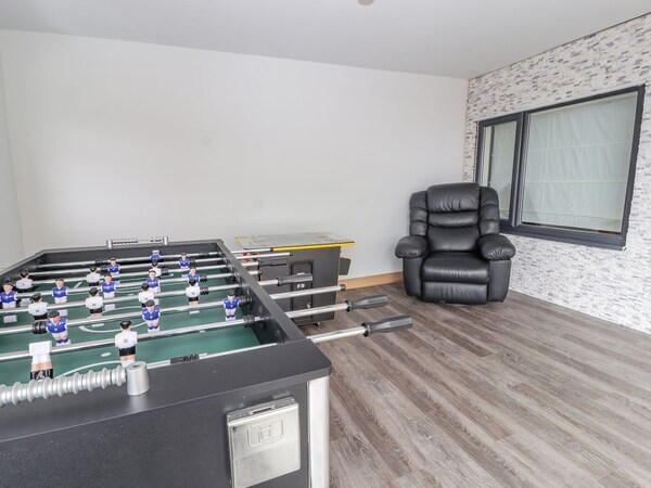 The Wendover, Pet Friendly, Luxury Holiday Cottage In Towyn - Rhyl