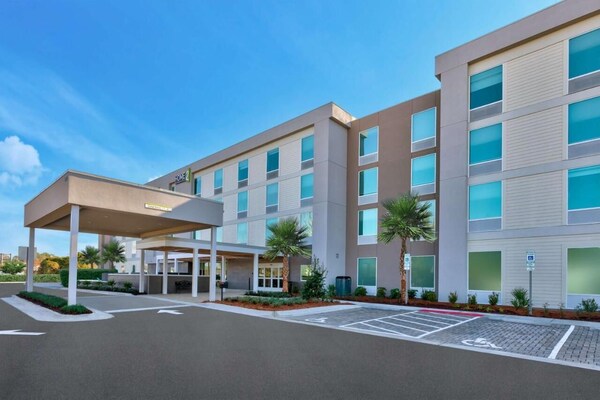 Explore, Stay, Relax! 3 Relaxing Units W/ Kitchen! Close To Wrightsville Beach! - Wilmington, NC