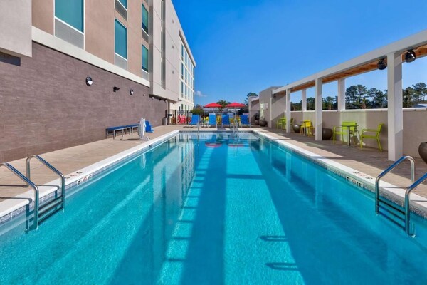 Historic Charm Meets Modern Comforts! Onsite Parking, Pool, Free Breakfast! - Wilmington, NC