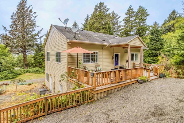 Secluded Arcadia Beach Villa Has 3 Bedroom Suites, Privacy And Gathering Spaces! - Cannon Beach, OR