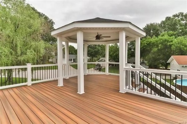 The Cul-de-sac Retreat - Chesterfield, MO