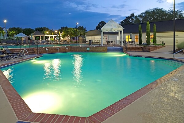 Always A Great Idea To Unwind! 2 Amazing Suites W/ Kitchen And Living Room - Williamsburg, VA