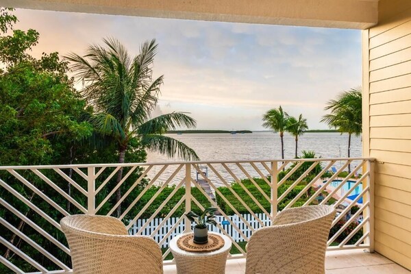 Stunning Bay View Villa In Florida Keys | Beach Getaway W/ Scenic Outdoor Pool - Panhandle Key, FL