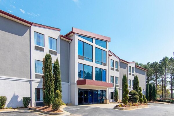 Southern Charm: 2 Pet-friendly Units, Parking! Minutes To Atlanta Motor Speedway - McDonough, GA