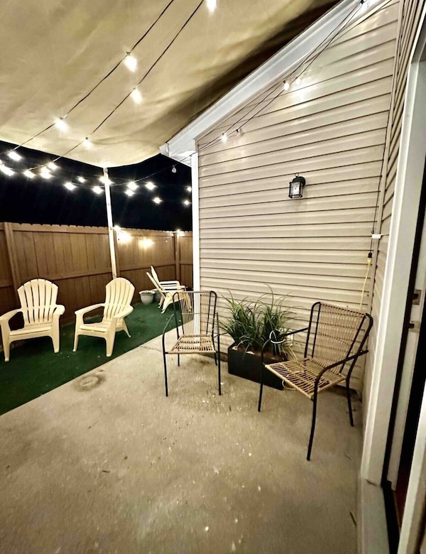Cozy Townhome Sleeps 8 In Raleigh Within 20 Minutes Of Rdu Airport And Downtown - Wake Forest, NC
