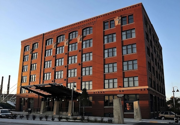 4 Custom Deluxe 2 Queen Beds At The Iron Horse Hotel, Bring Along Your Pets! - Milwaukee, WI