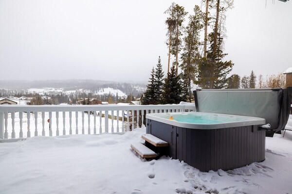 Get Cozy In The Bison Suite At Winter Park's Only Luxury Boutique Hotel! - Granby, CO