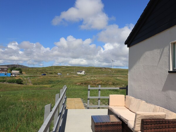 Eala Bhàn Cottage, Pet Friendly, With A Garden In Balivanich - Outer Hebrides