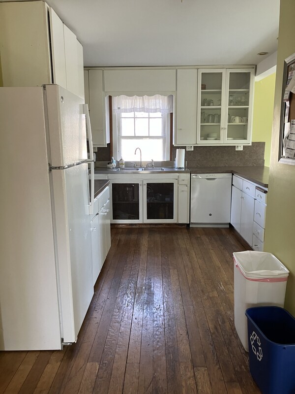 Sunny, Vintage Farmhouse In The Center Of Quintessential New England Farm Town. - Brignole Vineyards, East Granby