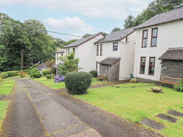 Merry Bank, With A Garden In Ambleside - Grasmere