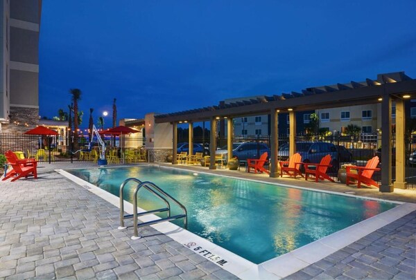 Perfect Spot For Unwinding! Outdoor Pool, Pet-friendly Property, Free Breakfast! - Panama City, FL