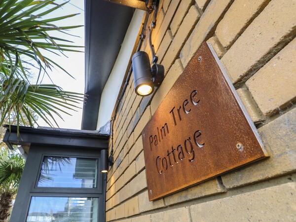 Palm Tree Cottage, Pet Friendly, Character Holiday Cottage In Sandown - Shanklin