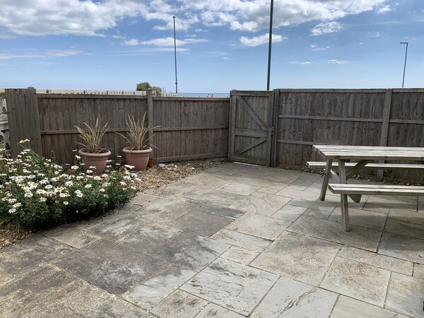 Sea House, Character Holiday Cottage, With A Garden In Rustington - Arundel