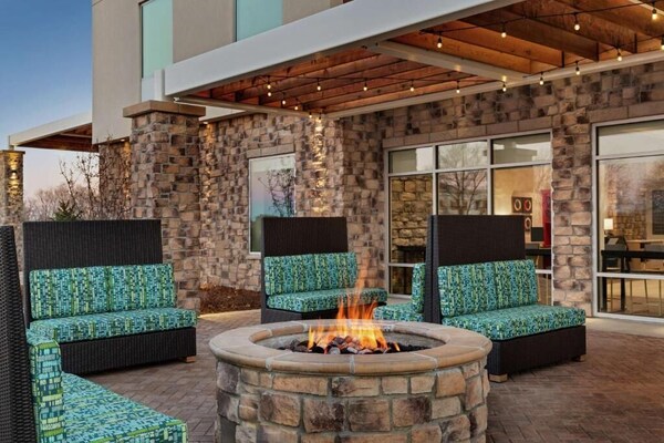 Unwind And Indulge In Our Oasis! Indoor Swimming Pool, Pets Allowed! - Colorado Springs, CO