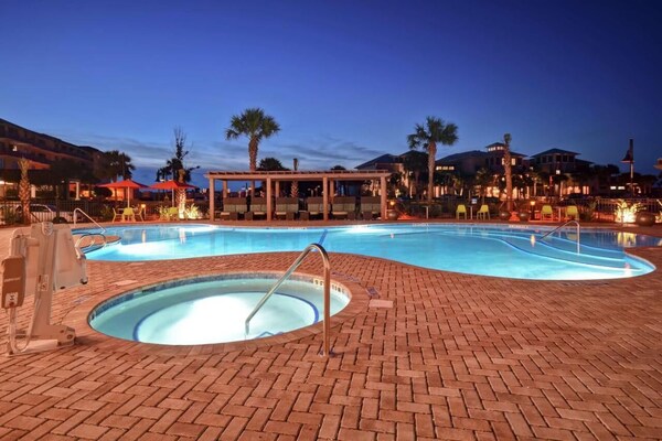 4 Pet-friendly Accommodations! Outdoor Swimming Pool, Kitchen, Free Breakfast! - Jekyll Island, GA