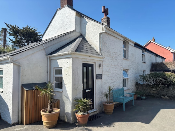 Blacksmiths Cottage, Pet Friendly, With Open Fire In Crantock - Crantock