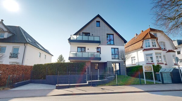 Zum Glück  Bitte Hier Entlang - Timmendorfer Strand