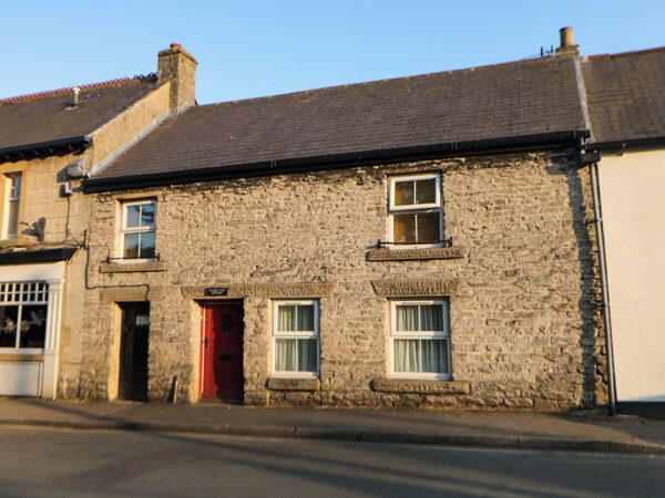 Wilson Eyre Cottage, With A Garden In Castleton, Peak District - Edale