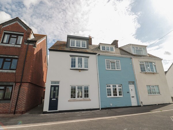 Quay Cottage - Sea View, Pet Friendly, With A Garden In Poole - Sandbanks