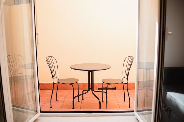 Suite De Lujo Recien Reformada Con Cocina Y Baño - Alcorcón