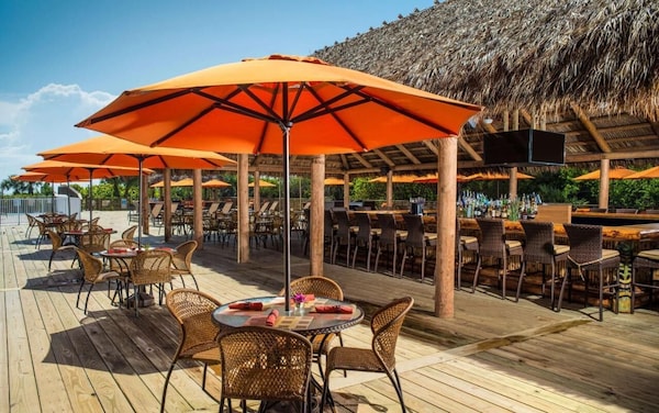 Beachside Elegance In Cocoa Beach! Pool! Water Sports Activities Onsite! - Cape Canaveral, FL