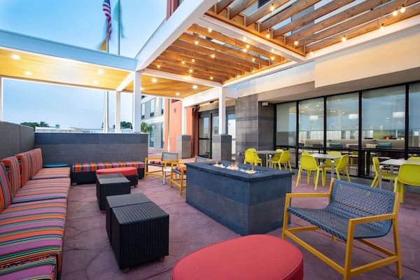Stellar Stays: Short Drive To Roswell International Air Center. Free Breakfast! - Roswell, NM
