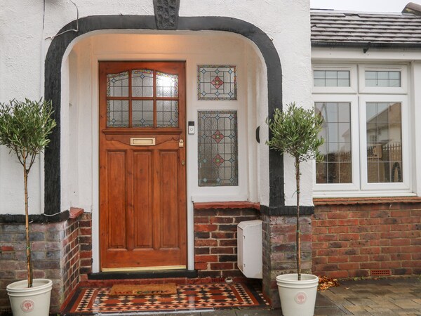 Primrose Place, Pet Friendly, Character Holiday Cottage In Worthing - Steyning