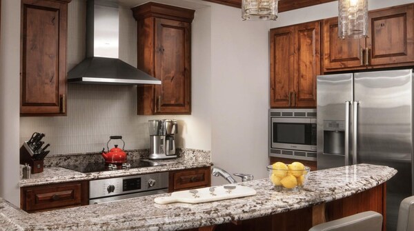 Ritz-carlton Club, Vail, 2 Bedroom, Balcony, Fireplace, Sleeps 6, March 8-10 - Vail, CO
