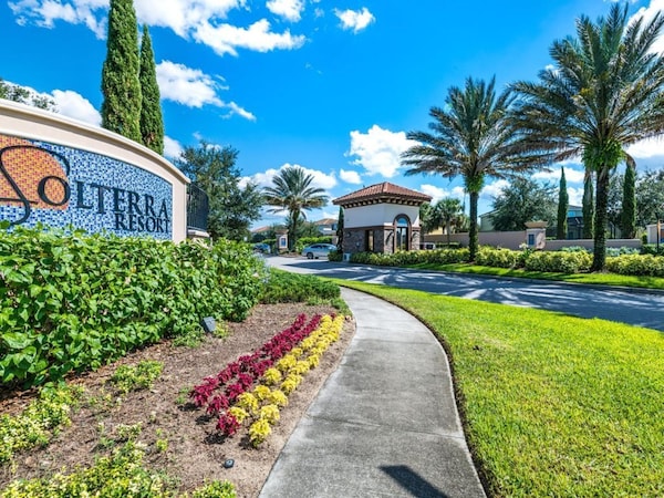 Exclusive Bowling Alley Home, Orlando Mansion 6225 - Davenport, FL