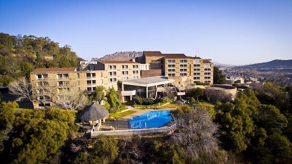 Discover Kingdom Of The Sky! Onsite Spa, Sauna, Swimming Pool & Free Parking! - Maseru